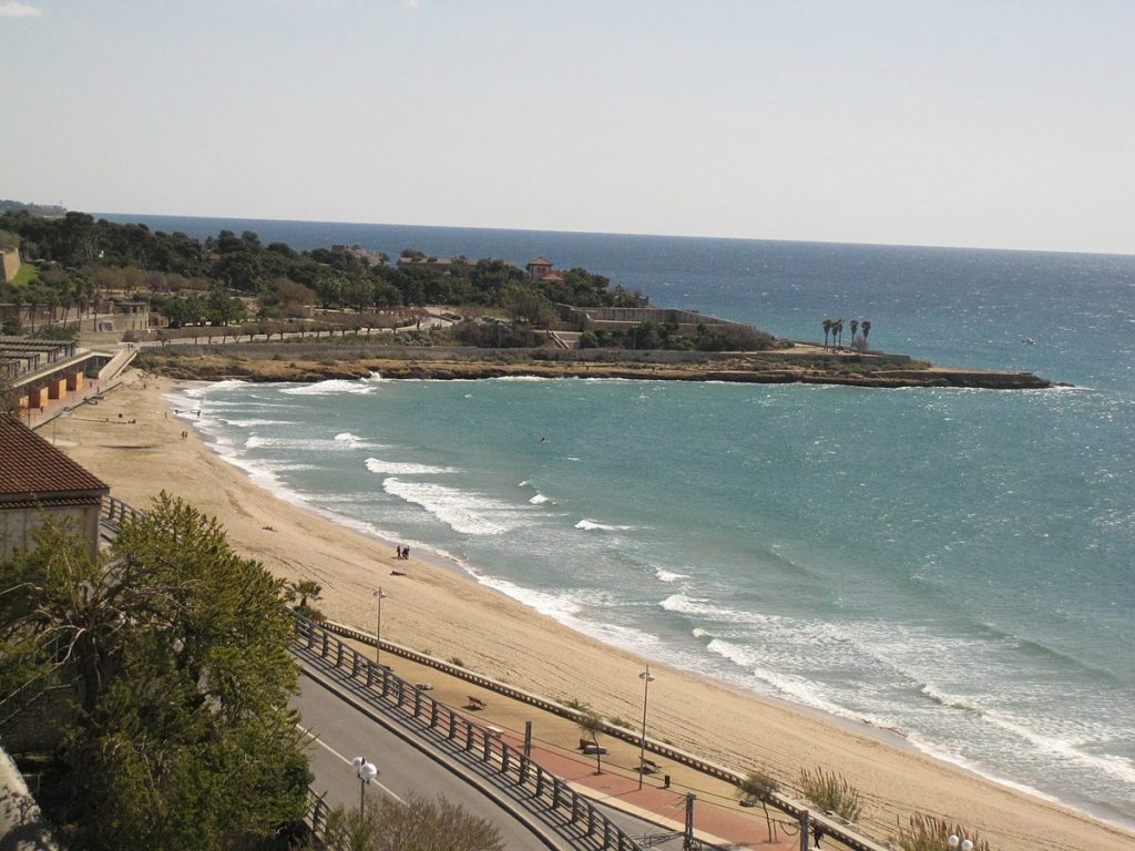 Localitzen el cos sense vida d’un home surant a la platja del Miracle - Tarragona Ràdio ...