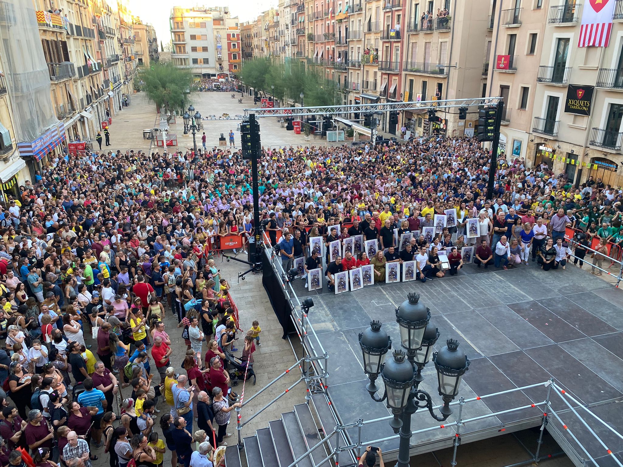 La Crida obre oficialment les festes de Santa Tecla, pendent del cel i ...