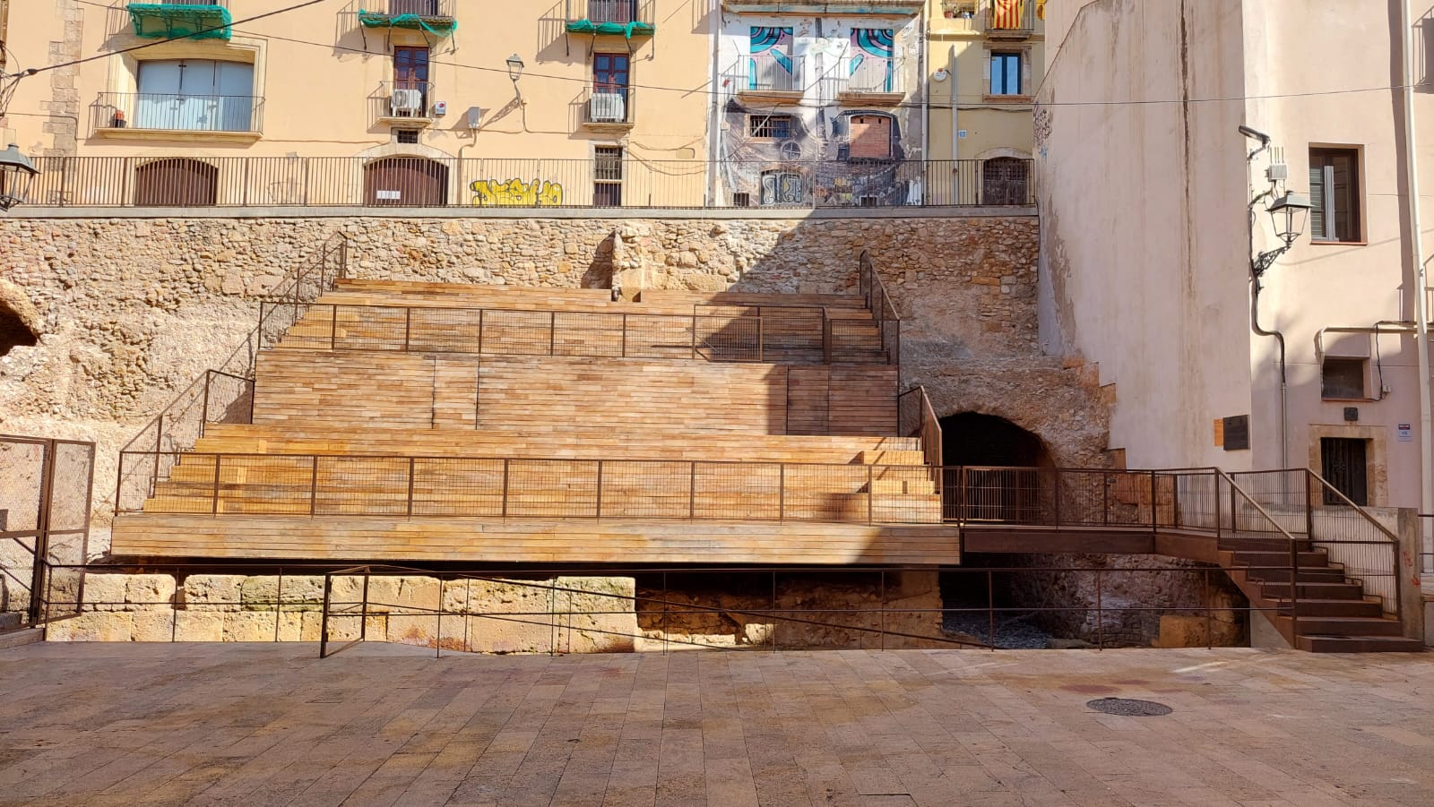 Finalitza el projecte d’adequació de les baranes de les grades de ...