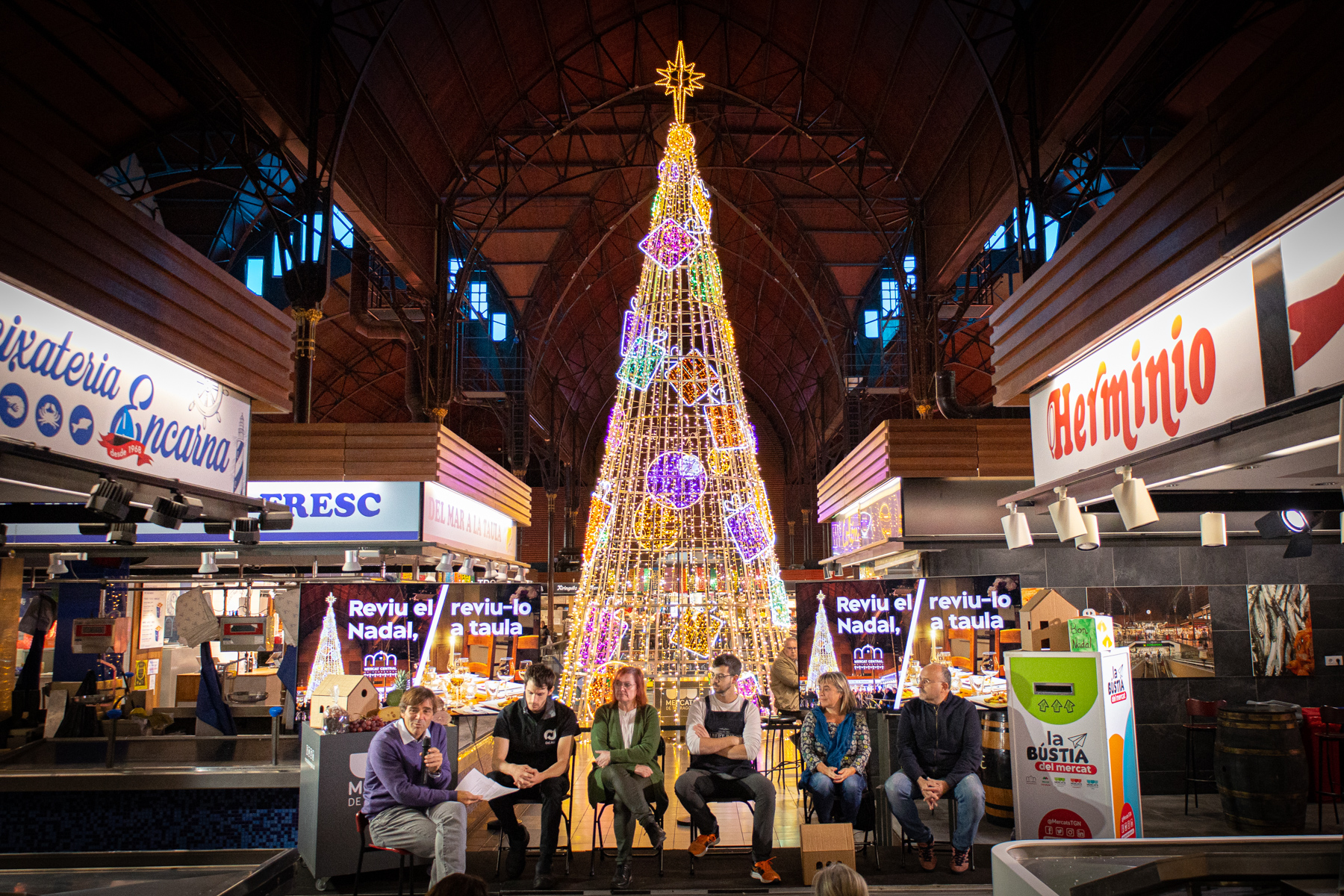 El Mercat Central celebrarà el Nadal amb un gran arbre de llums LED i ...