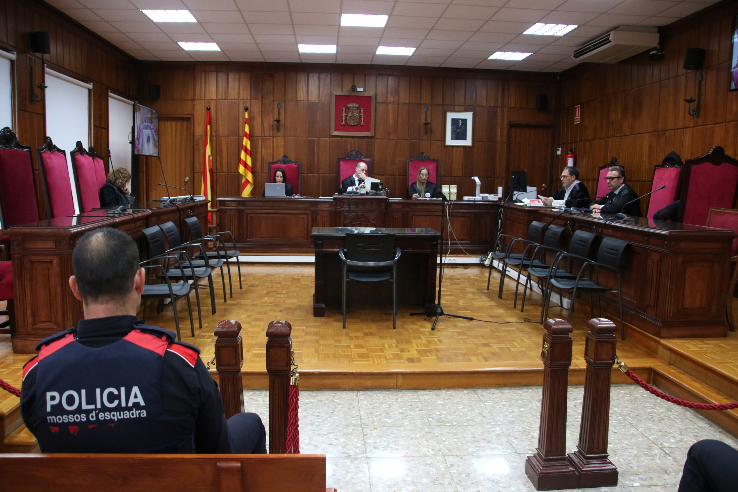Condemnen un home a tres anys i mig de presó per intentar matar la ... Condemnen un home a tres anys i mig de presó per intentar matar la ...