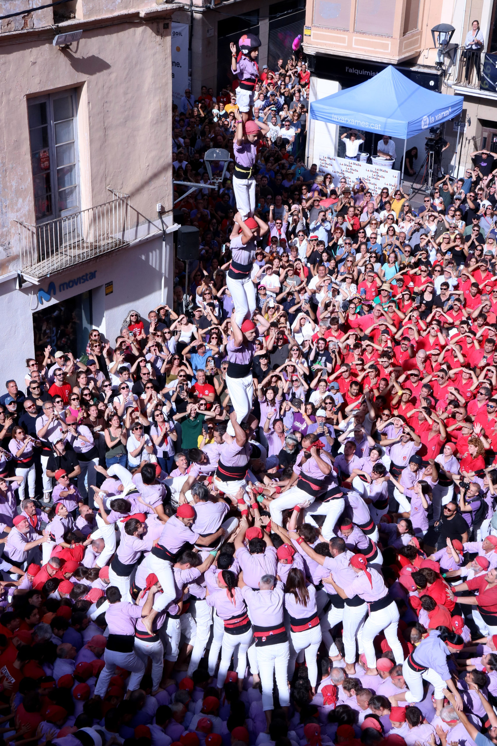 La Colla Jove descarrega dos castells de gamma extra a la diada del ...