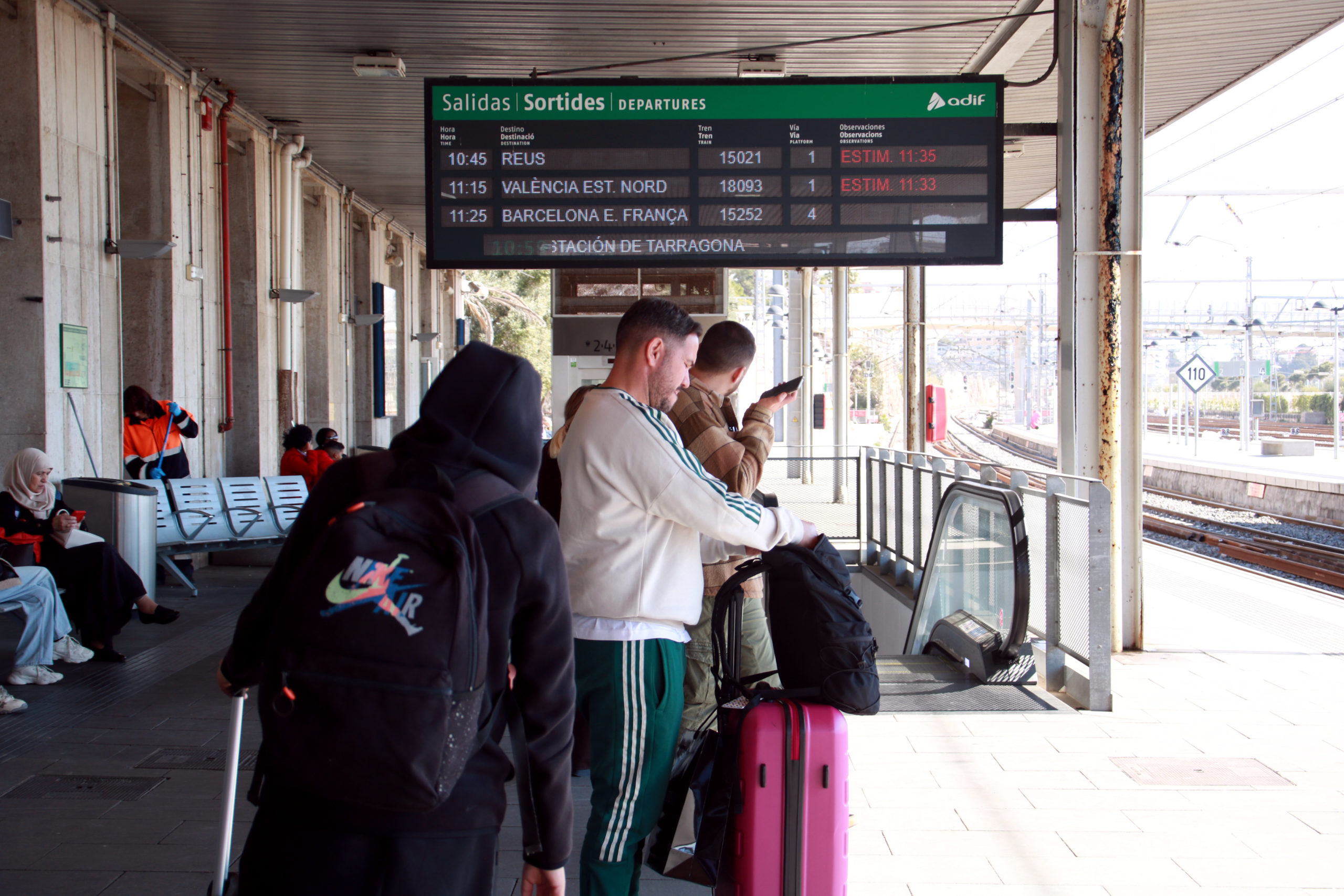 Els usuaris de tren de Tarragona es troben amb problemes tot i la ...